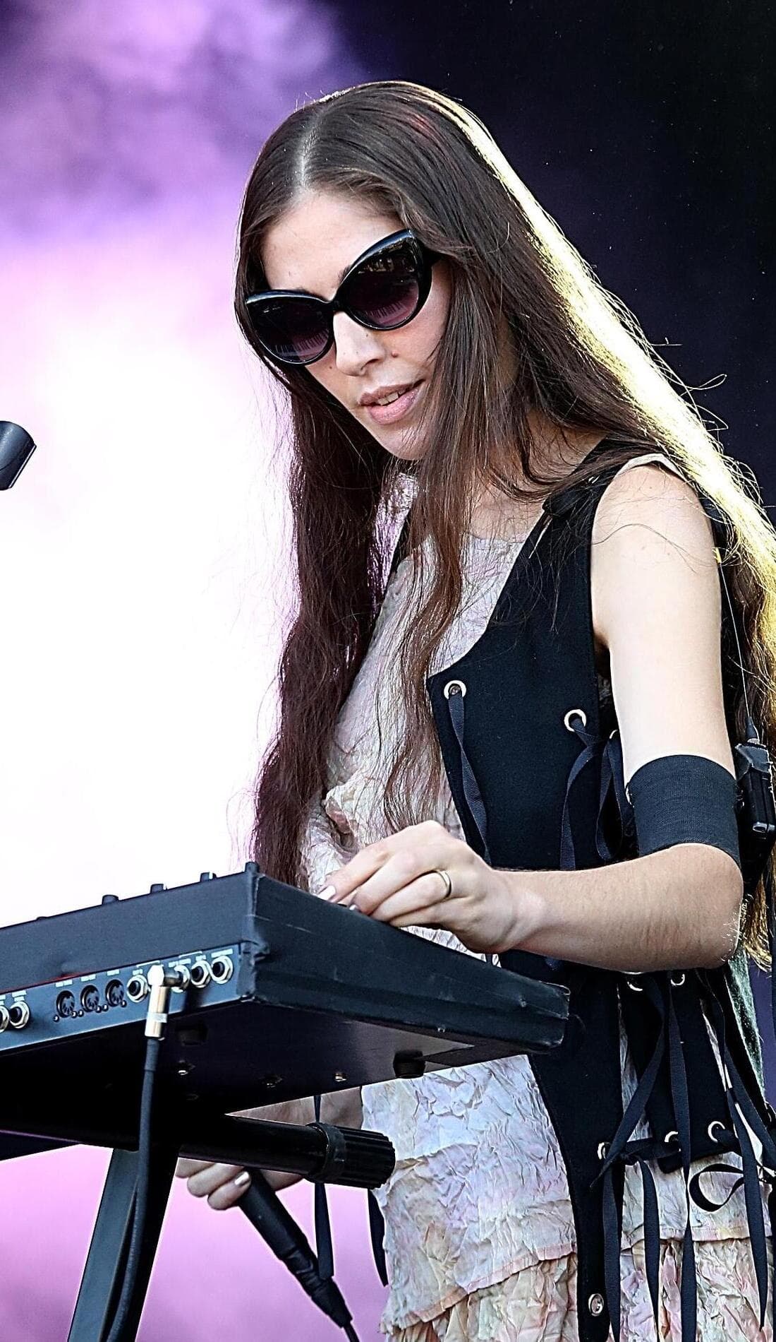 Caroline Polachek Tickets, 2024 Concert Tour Dates | SeatGeek