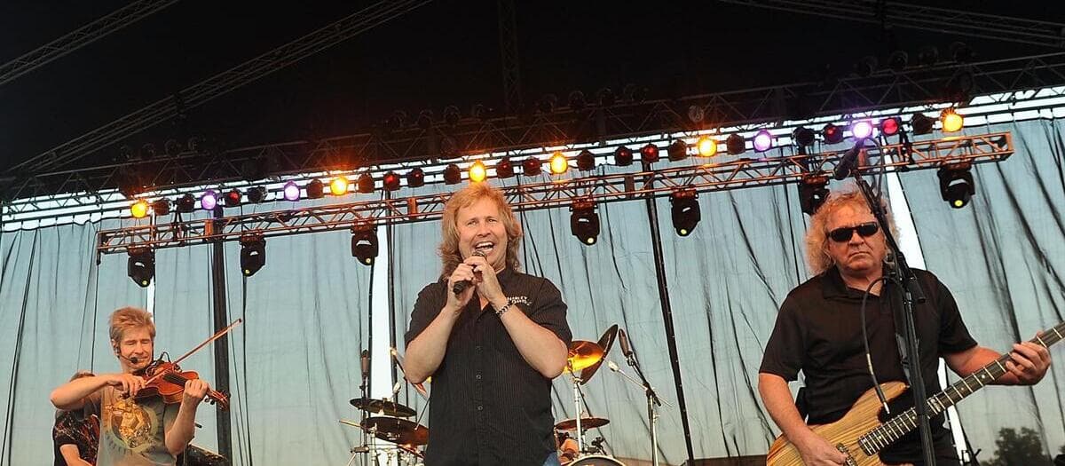 Devon Lakeshore Amphitheater Featured Live Event Tickets & 2023 ...