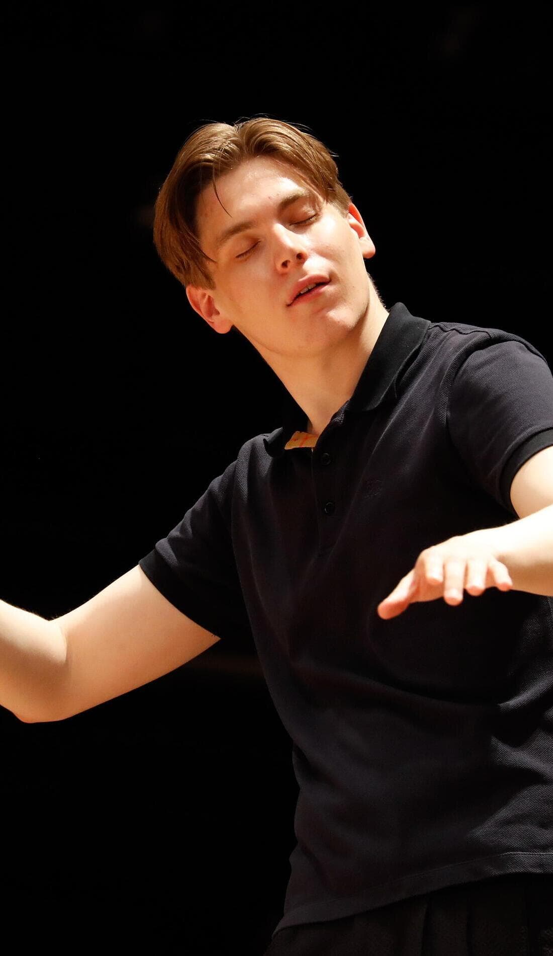 Klaus Makela Tickets, 2024-2025 Showtimes & Locations | SeatGeek